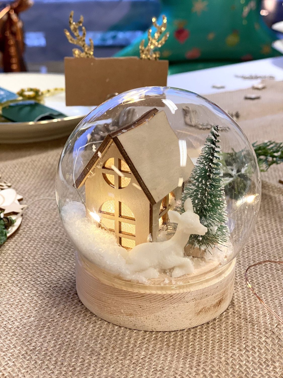 Glaskugle m/ julelandskab og LED lys - Party In A Box - Party